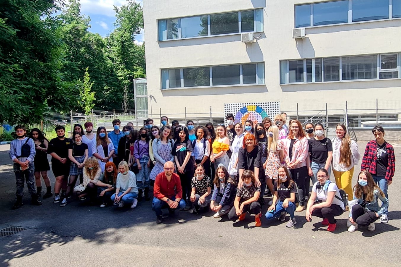 Peste 80 de elevi și cadre didactice de la Liceul de Arte Plastice ...