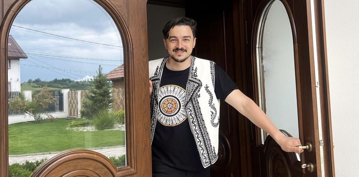 Conacul Olarilor - puntea făcută de antreprenorul Mihai Olaru între ...